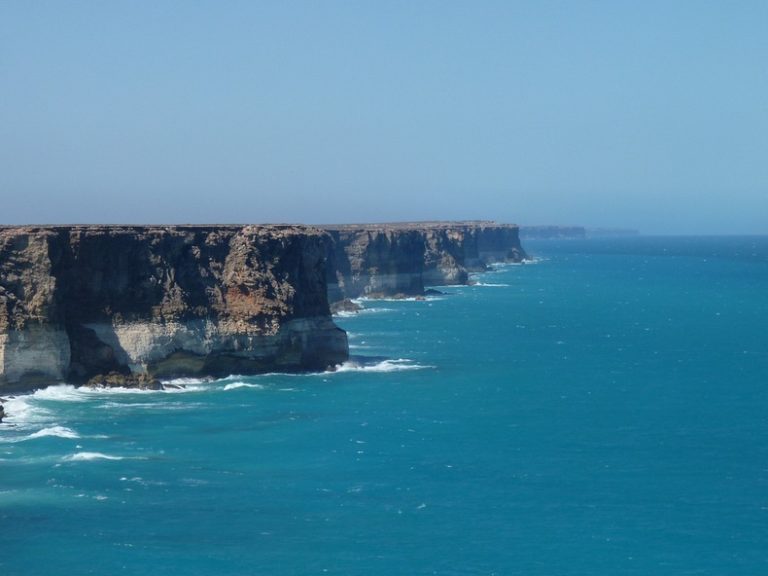 Bunda Cliffs - Nullarbor Roadhouse